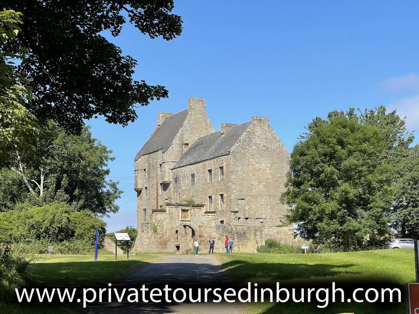 Lallybroch Castle Scotland , Midhope Castle Outlander tour - Outlander ...