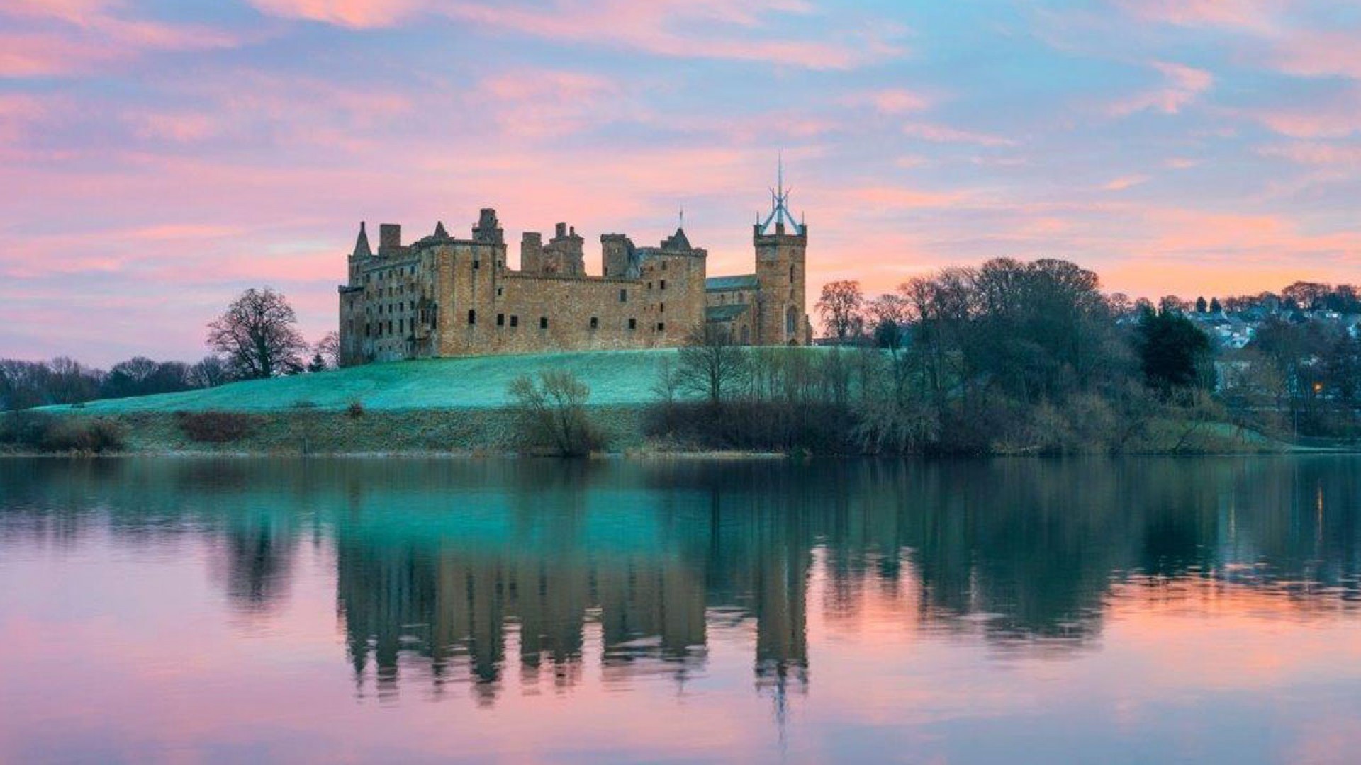 Mary, Queen of Scots Day Tour 1- 3 people | VisitScotland