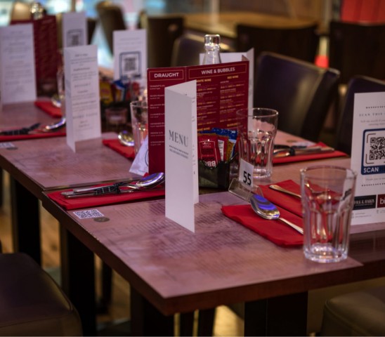 Traditional Scottish Dinner with Live Music in Edinburgh | VisitScotland