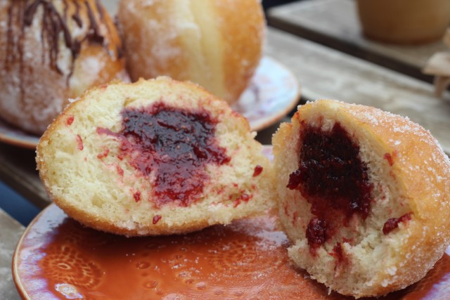 Edinburgh & Royal Mile Historic Doughnut Tour | VisitScotland